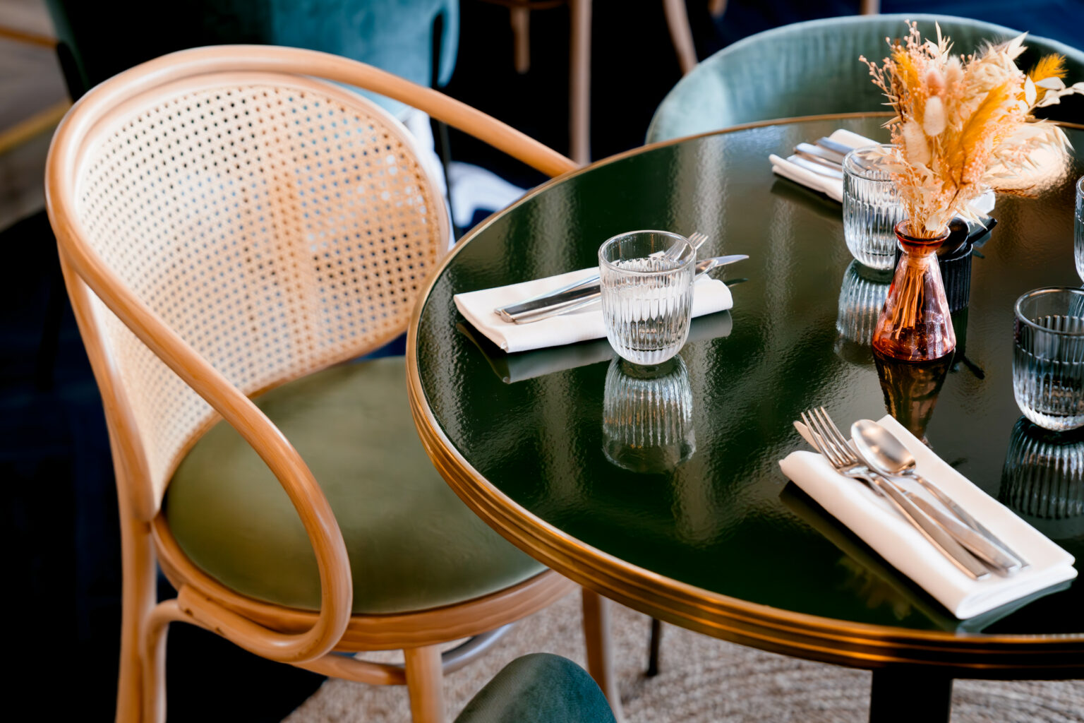 How to Choose the Perfect Restaurant Table: A Complete Buying Guide ...