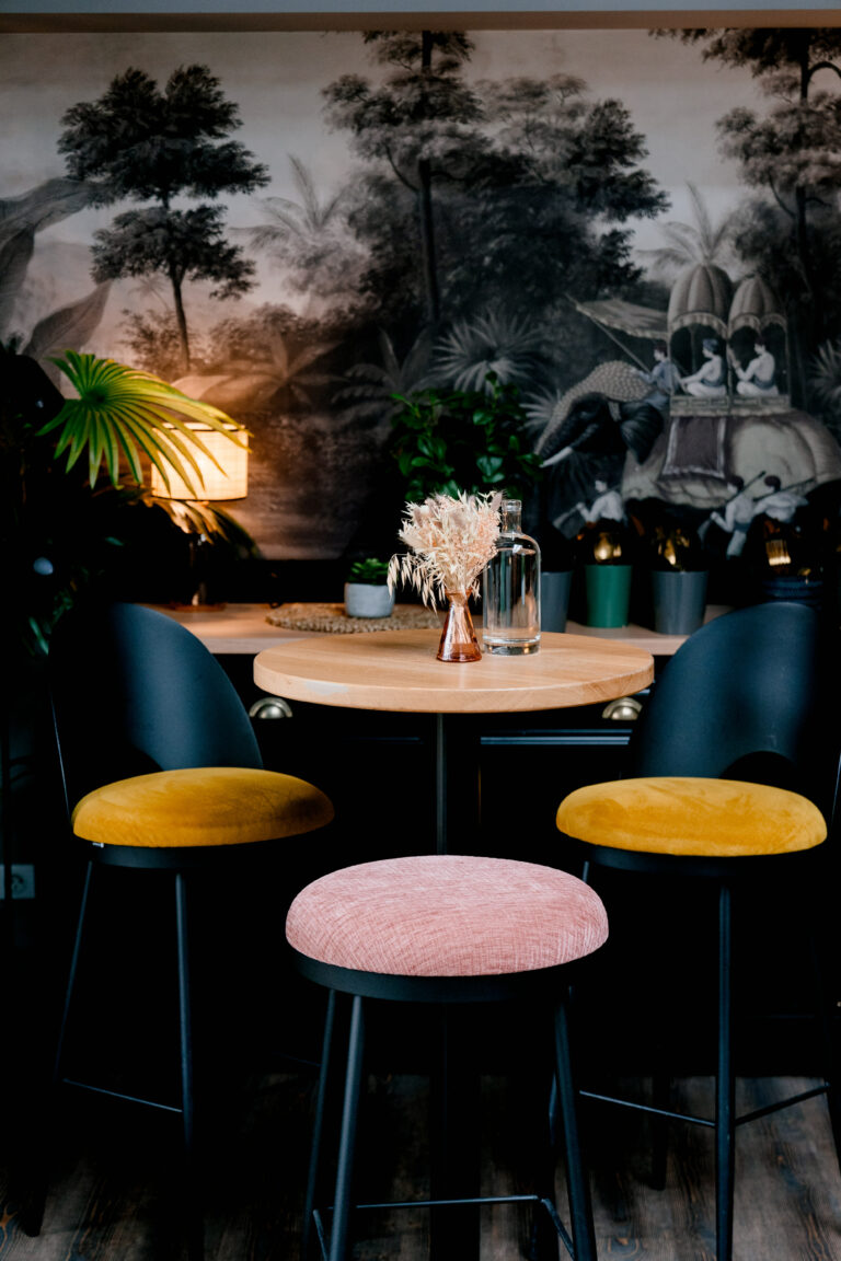 How to Choose the Perfect Restaurant Table: A Complete Buying Guide ...