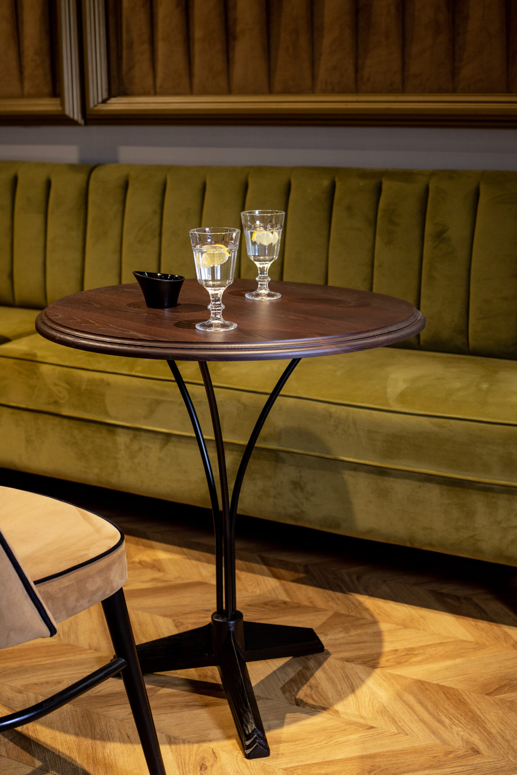 Glasgow | Rustic & Elegant Table | Professionals | Ardamez