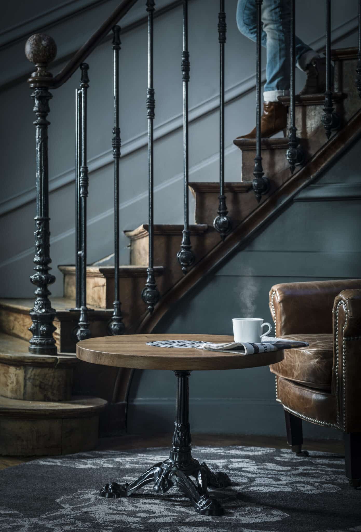 Oak bistro table with inlay - Ardamez