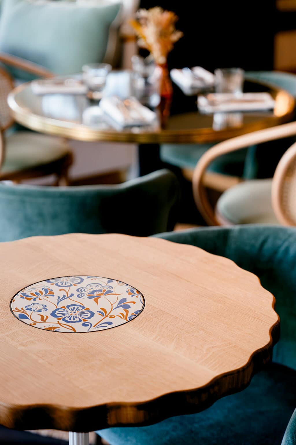 Oak bistro table with inlay - Ardamez