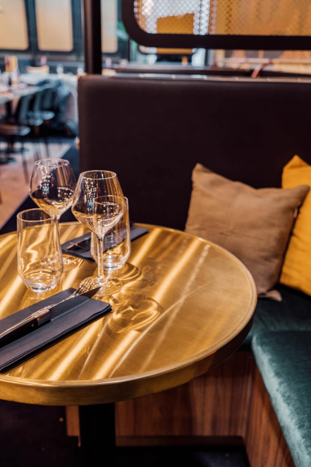 Golden stainless steel bistro table - Ardamez